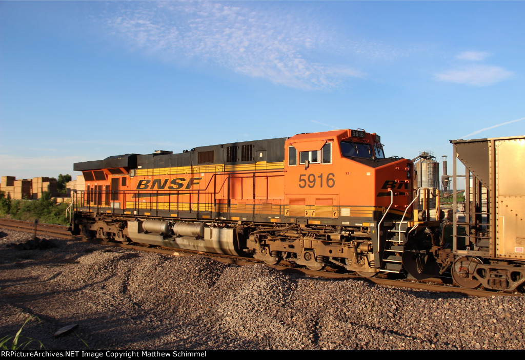 BNSF 5916 - DPU